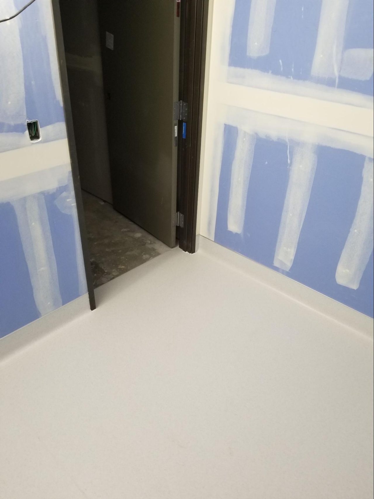 7 Amazing Commercial Vinyl Flooring Benefits in Medford - Oregon Floor ...